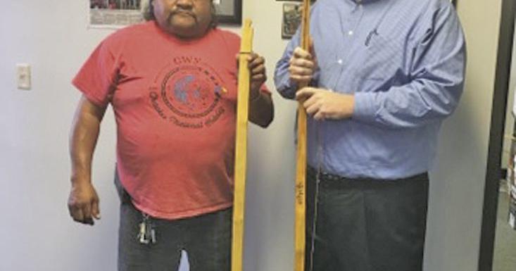 Celebrating authenticity: Cherokee bow maker presents gift to local ...