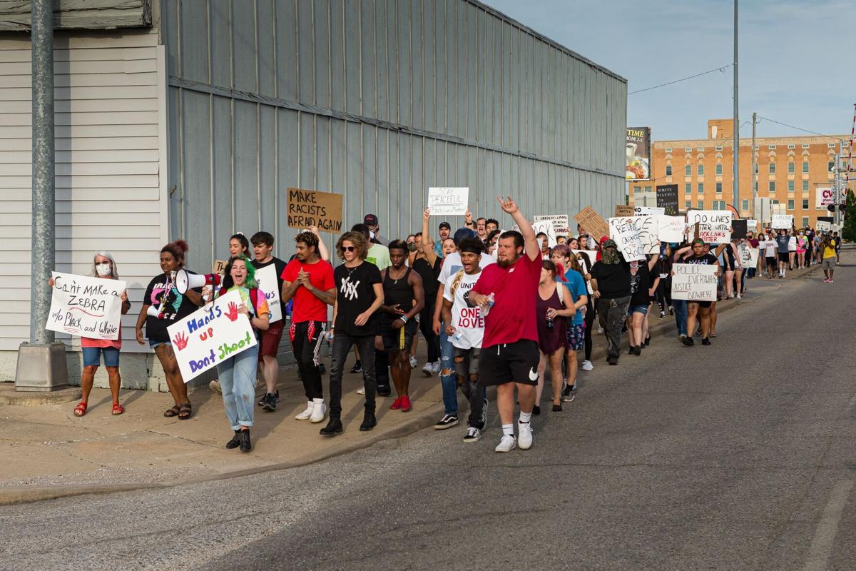 "This is what community looks like:" Teen activist leads peaceful ...