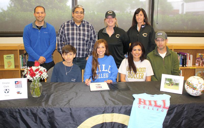 Two Lady Jackets sign with Houston-Victoria, Hill College for women's ...