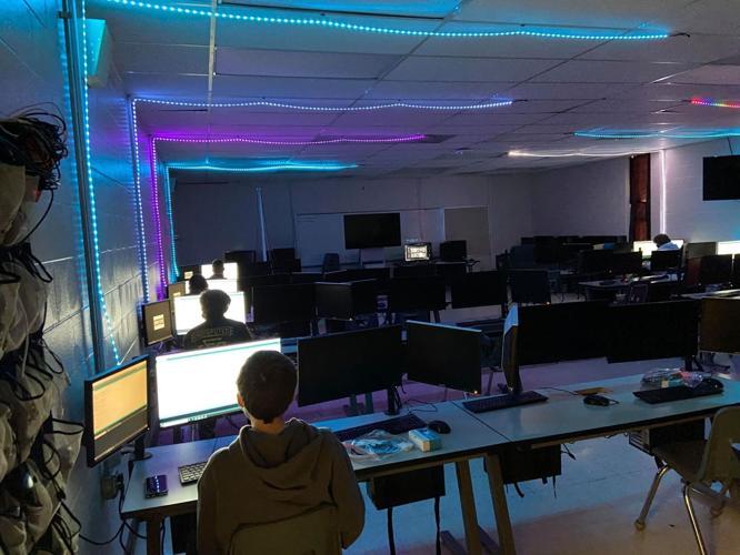 Realm students code Christmas light show | Local News ...