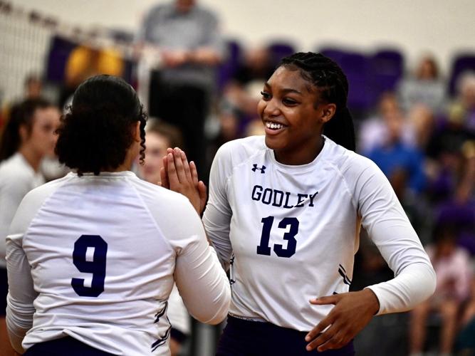 Ladycats sweep first half of district volleyball play | Sports ...