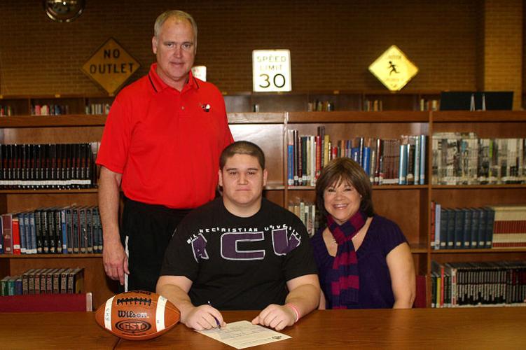 Four Elks sign to continue athletic careers in college | Sports ...