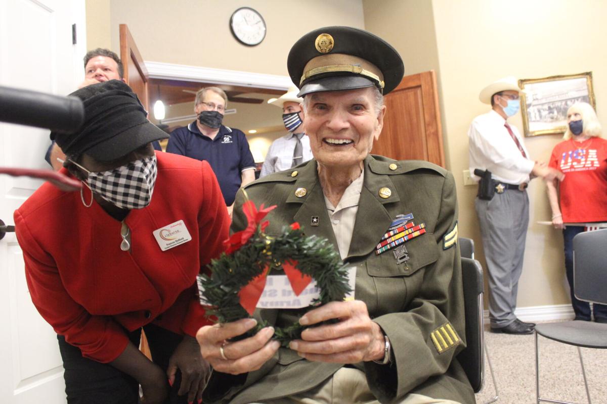 Saluting heroes; 10 World War II vets honored in Thursday parade ...