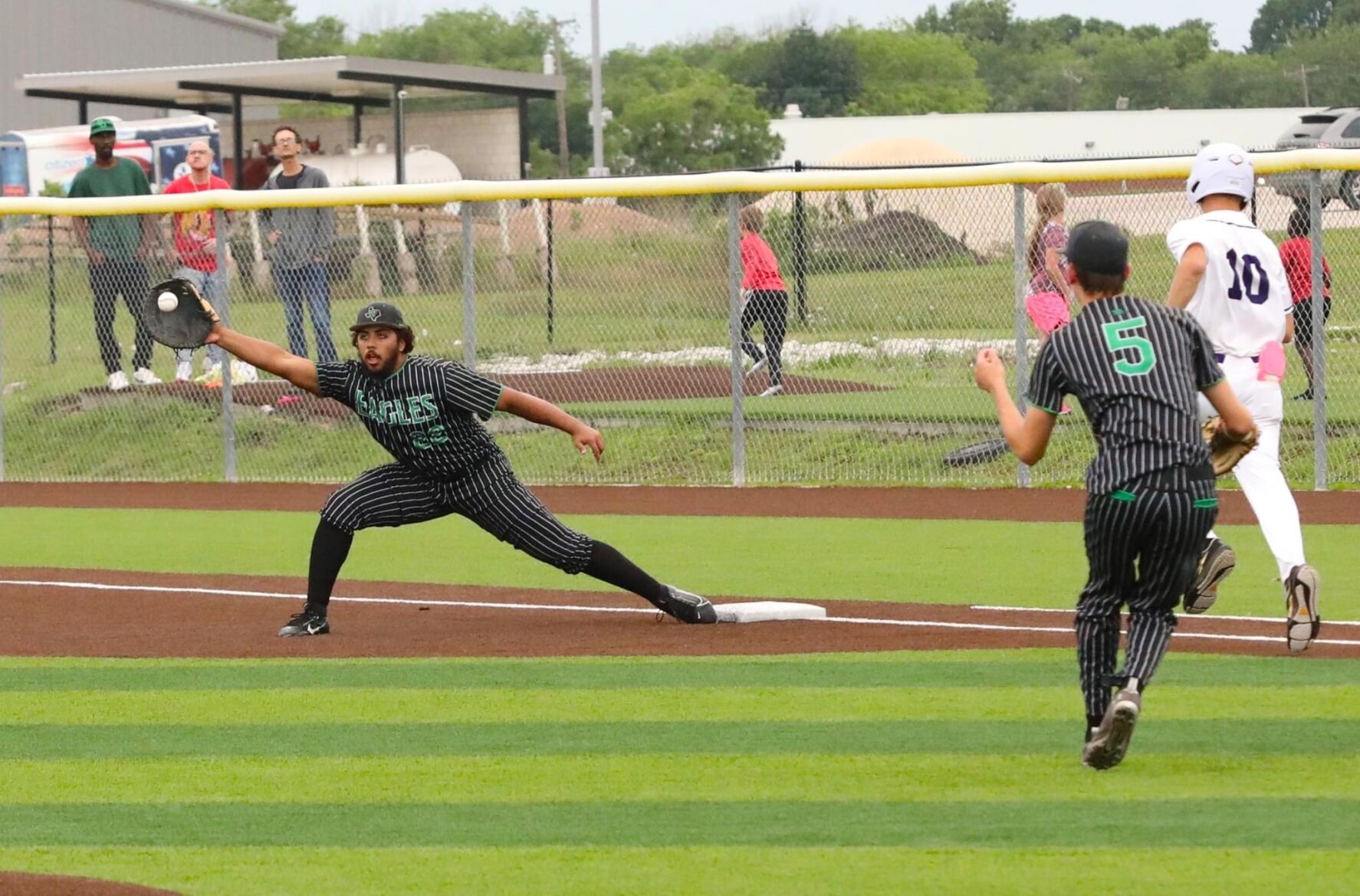 Two baseball teams claim bi-district titles | Sports ...