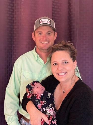 Parking lot party; Family anxiously awaits birth of baby outside Texas ...