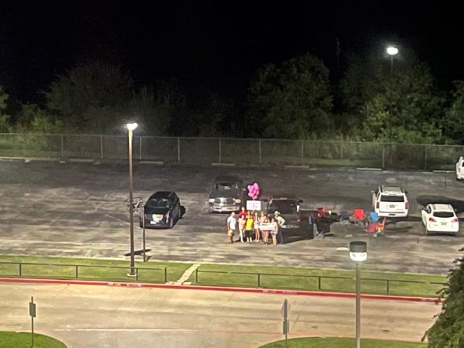 Parking lot party; Family anxiously awaits birth of baby outside Texas ...