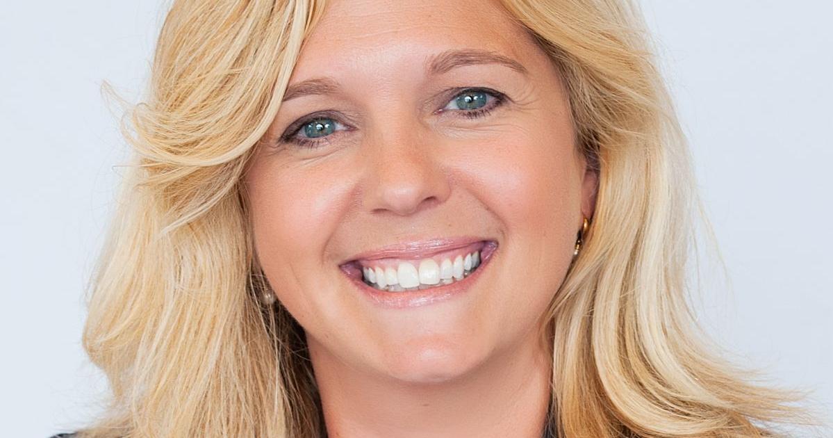 Lee University’s Pierce receives Excellence in Advising Award | News ...