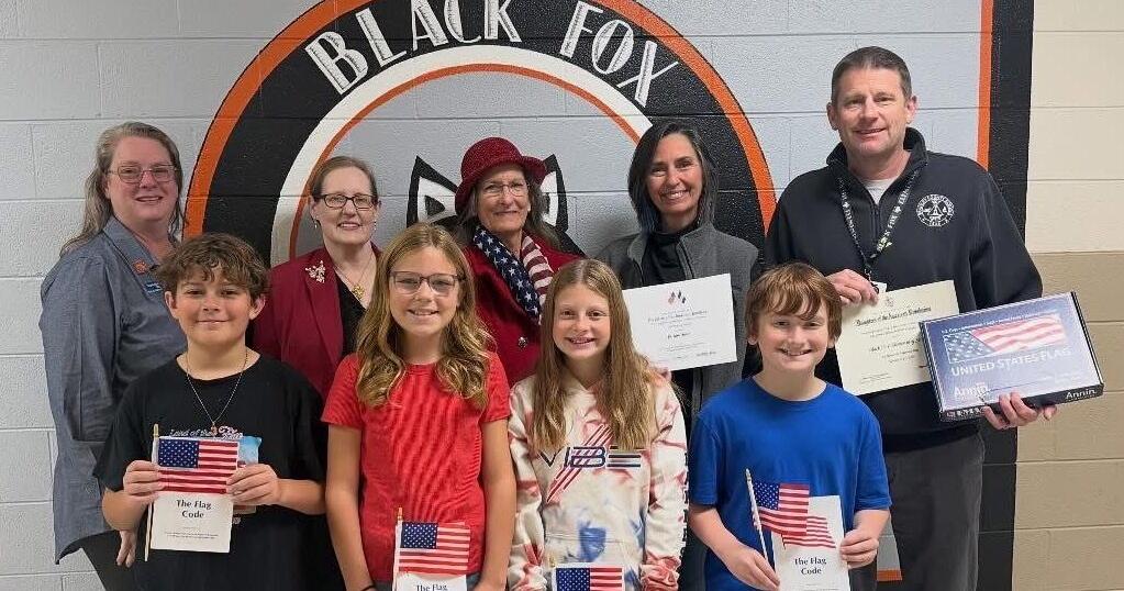 Ocoee Ocoee Chapter, NSDAR presents American Flag and Certificate of Award to Black Fox ...