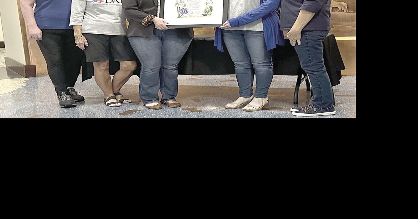 DAR presents framed state poem to Museum Center | News ...