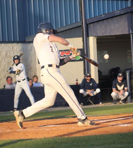Seniors shine as Mustangs trample Chiefs | Sports | clevelandbanner.com