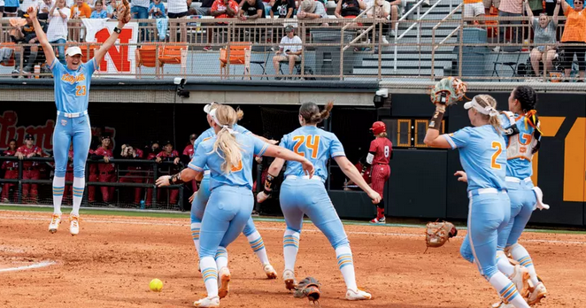 Lady Vols punch CWS ticket | Sports | clevelandbanner.com