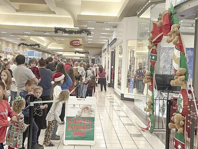 Santa Claus welcomed by many at Bradley Square Mall | News ...