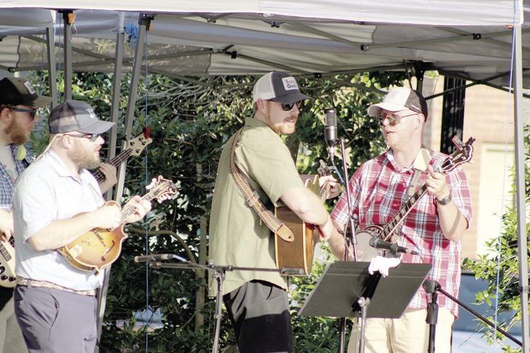 Heat prevents dancing, but bluegrass inspires toe tapping | News ...