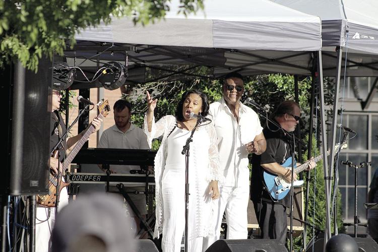 Clevelanders sit down and get down at first Friday Festival concert ...