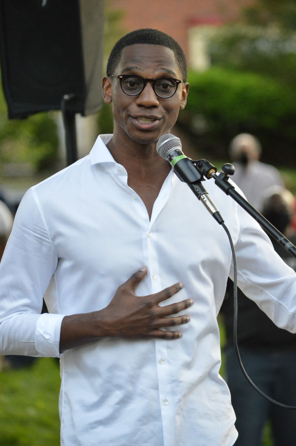 500 attend candlelight vigil in Shaker Heights, mourn George Floyd ...