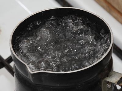 how to boil water using sunlight