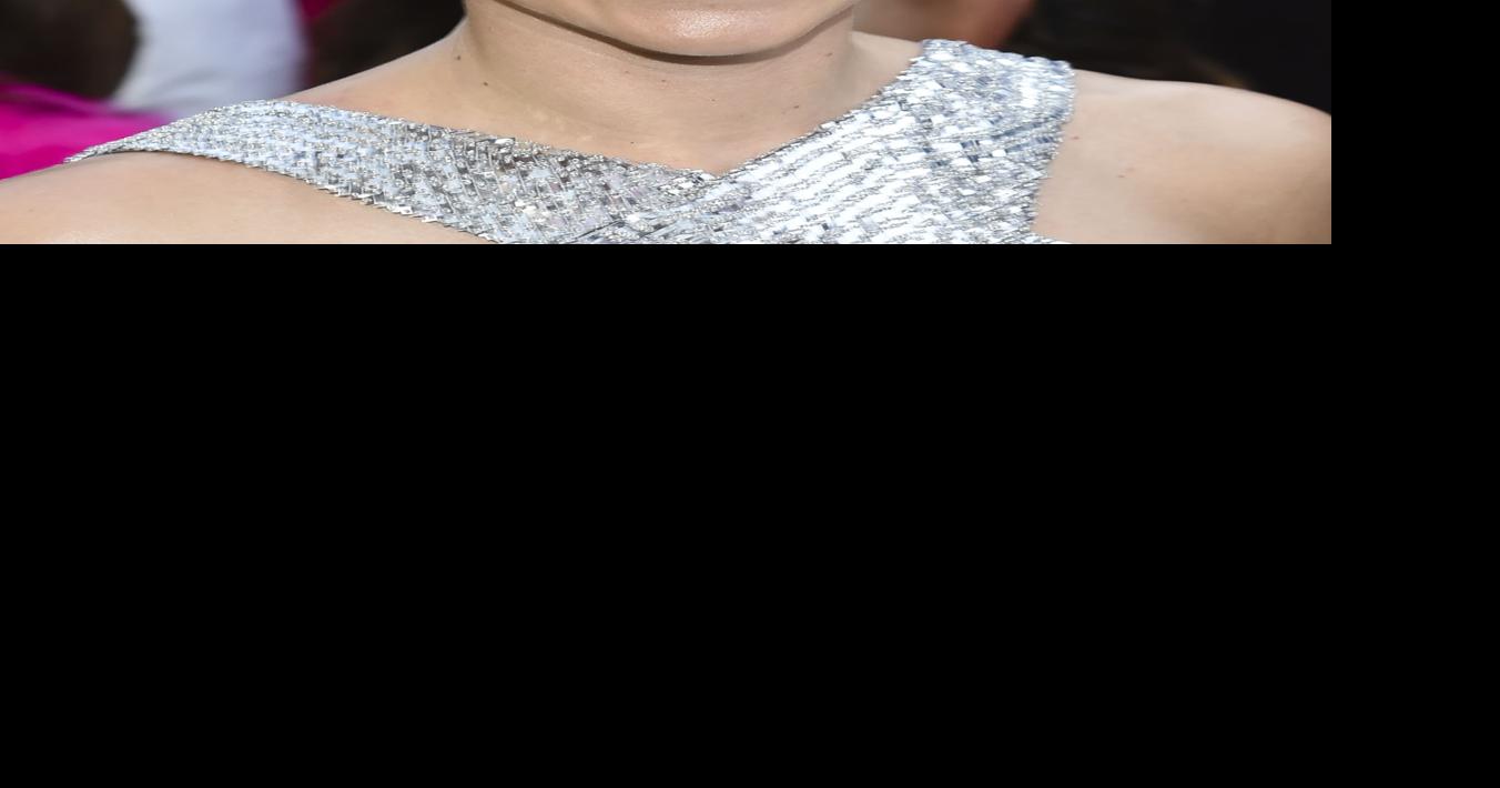 Scarlett Johansson cries when she discovers her family’s tragic ...