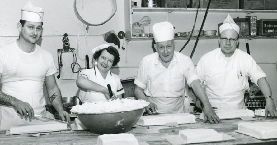 Davis Bakery celebrates 80 years | | clevelandjewishnews.com