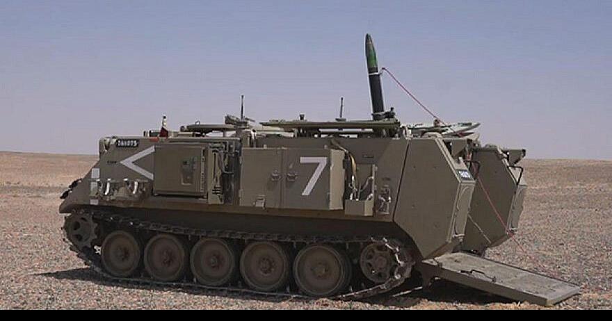 A test of Israel's new "Iron Sting" 120mm guided mortar ...