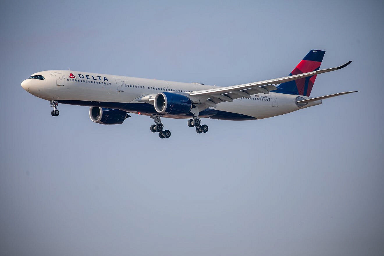 Boker Tov: Cleveland Jewish community cleans up Chesed Shel Emeth Cemetery