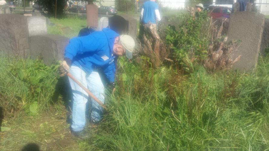 Lansing Cemetery cleanup more than a mitzvah for some | News ...