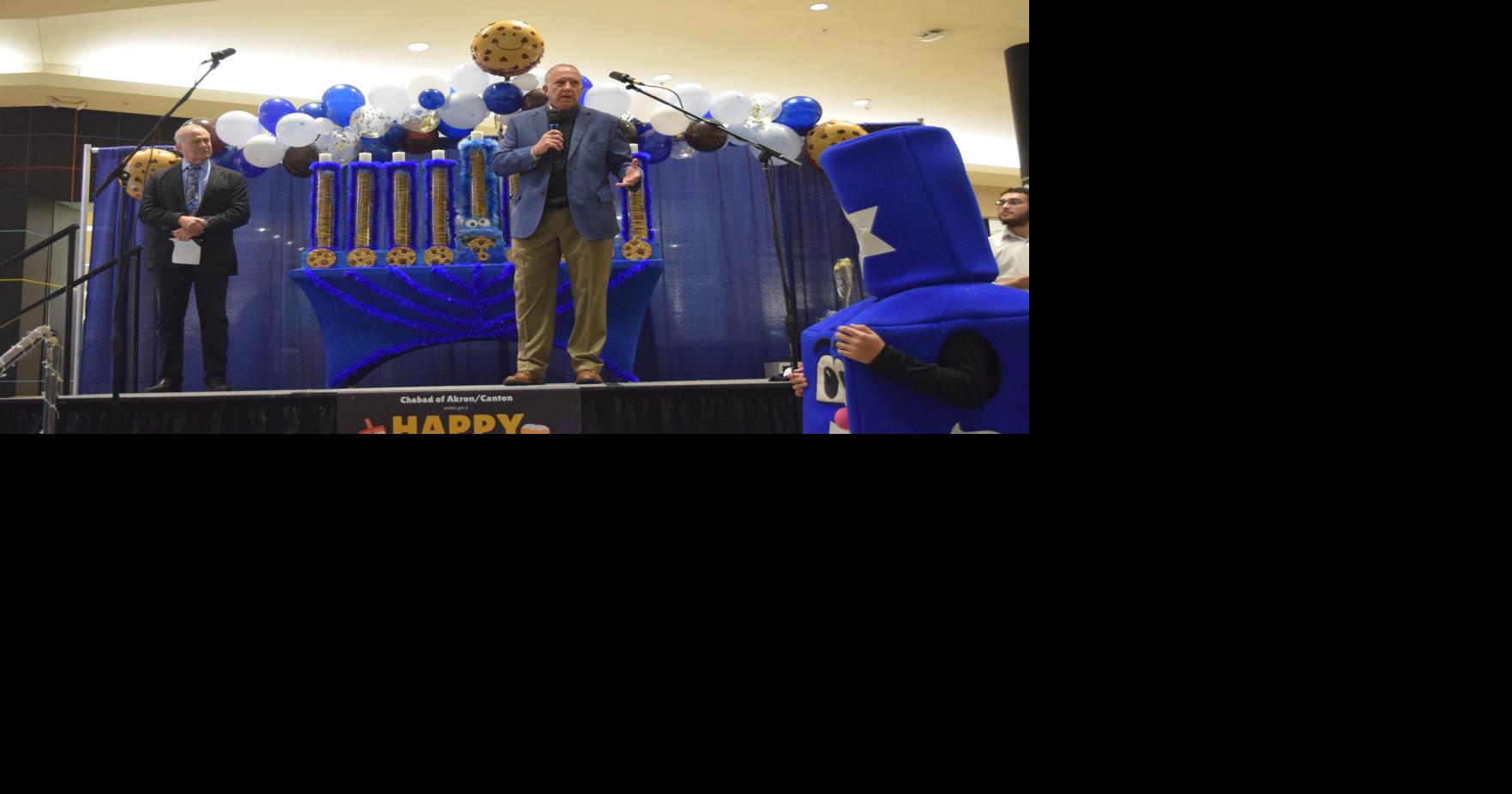 Celebrating Chanukah at Summit Mall | Chanukah | clevelandjewishnews.com