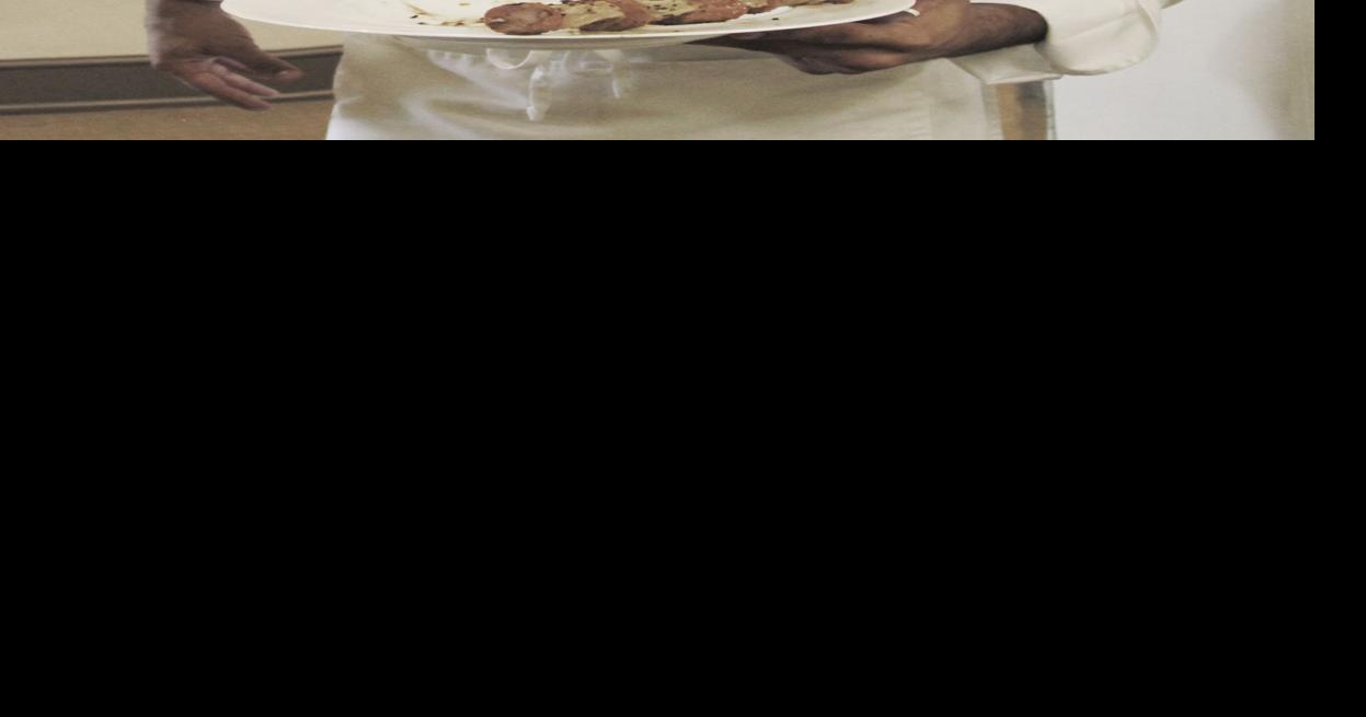 Obama personal chef to hang up apron after 6 years | National News ...