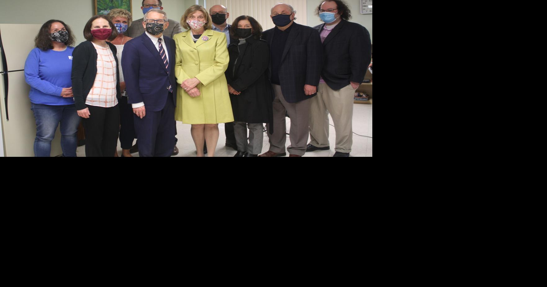 DeWine visits pop-up vaccination site at Schultz Center Towers | Local ...