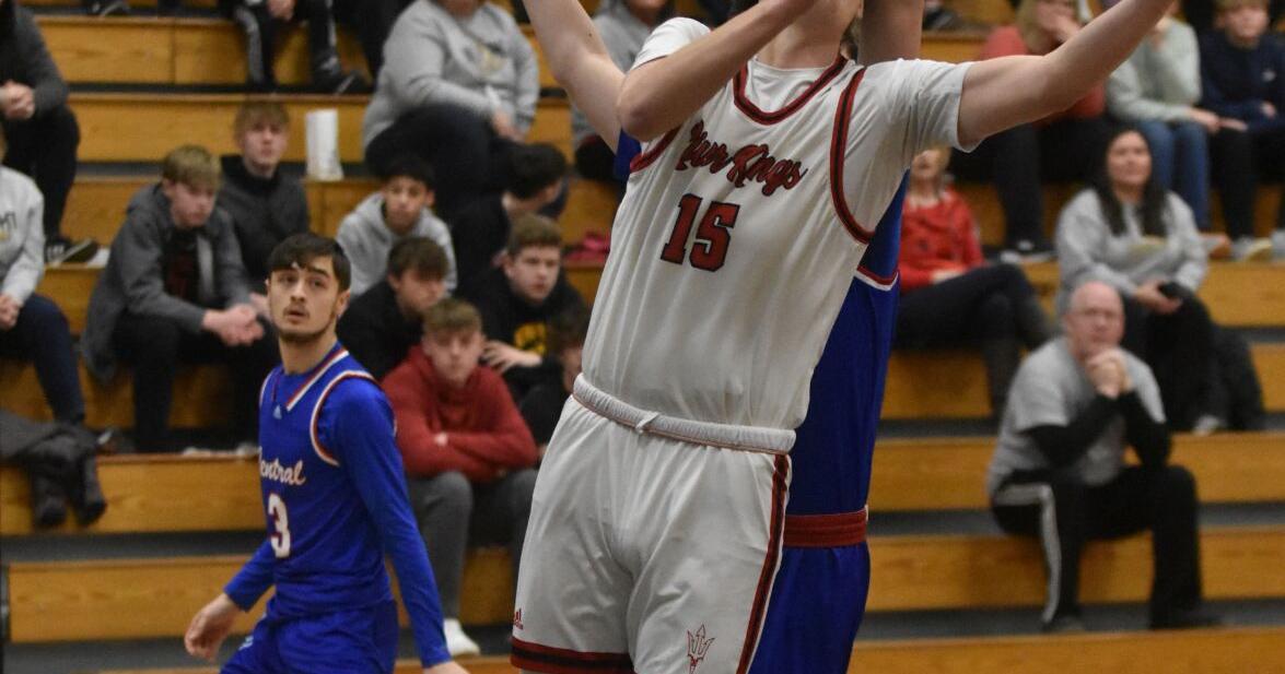 River Kings fall to 0-17 after loss to Davenport Central | Sports ...