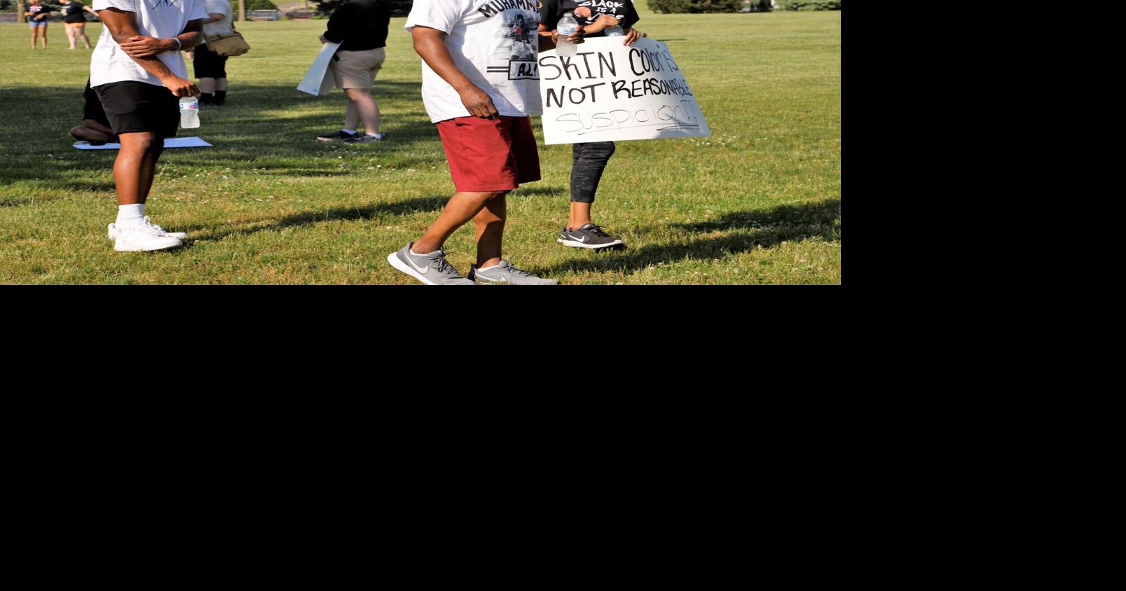 Protest plays out peacefully | Local News | clintonherald.com