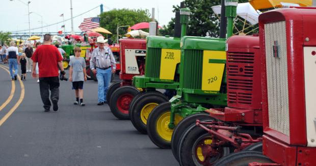 Tractorcade rolls into town | Local News | clintonherald.com