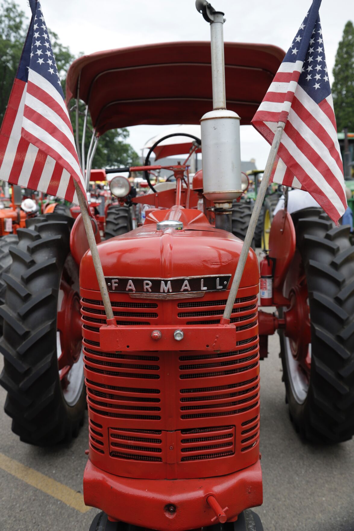 Tractorcade attracts farm fans to Clinton | Local News | clintonherald.com