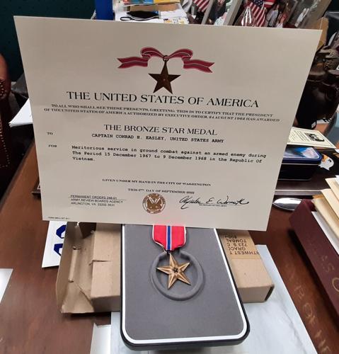 Easley receives Bronze Star for service in Vietnam | | cnhinews.com