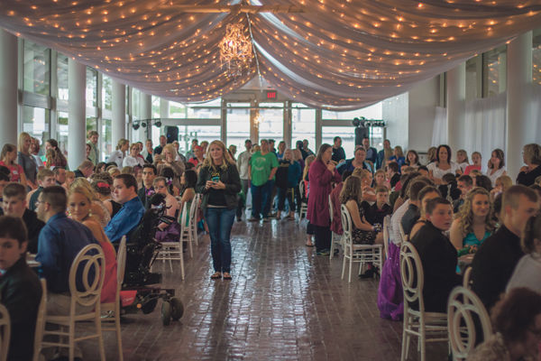 A night to shine: Special-needs prom in Kentucky attracts about 150 ...