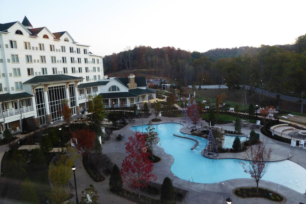 Dollywood dresses up for Christmas | | cnhinews.com