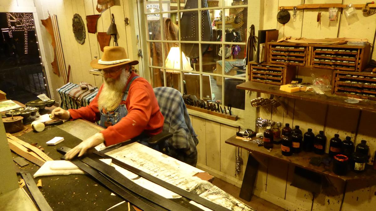 Dollywood dresses up for Christmas | | cnhinews.com