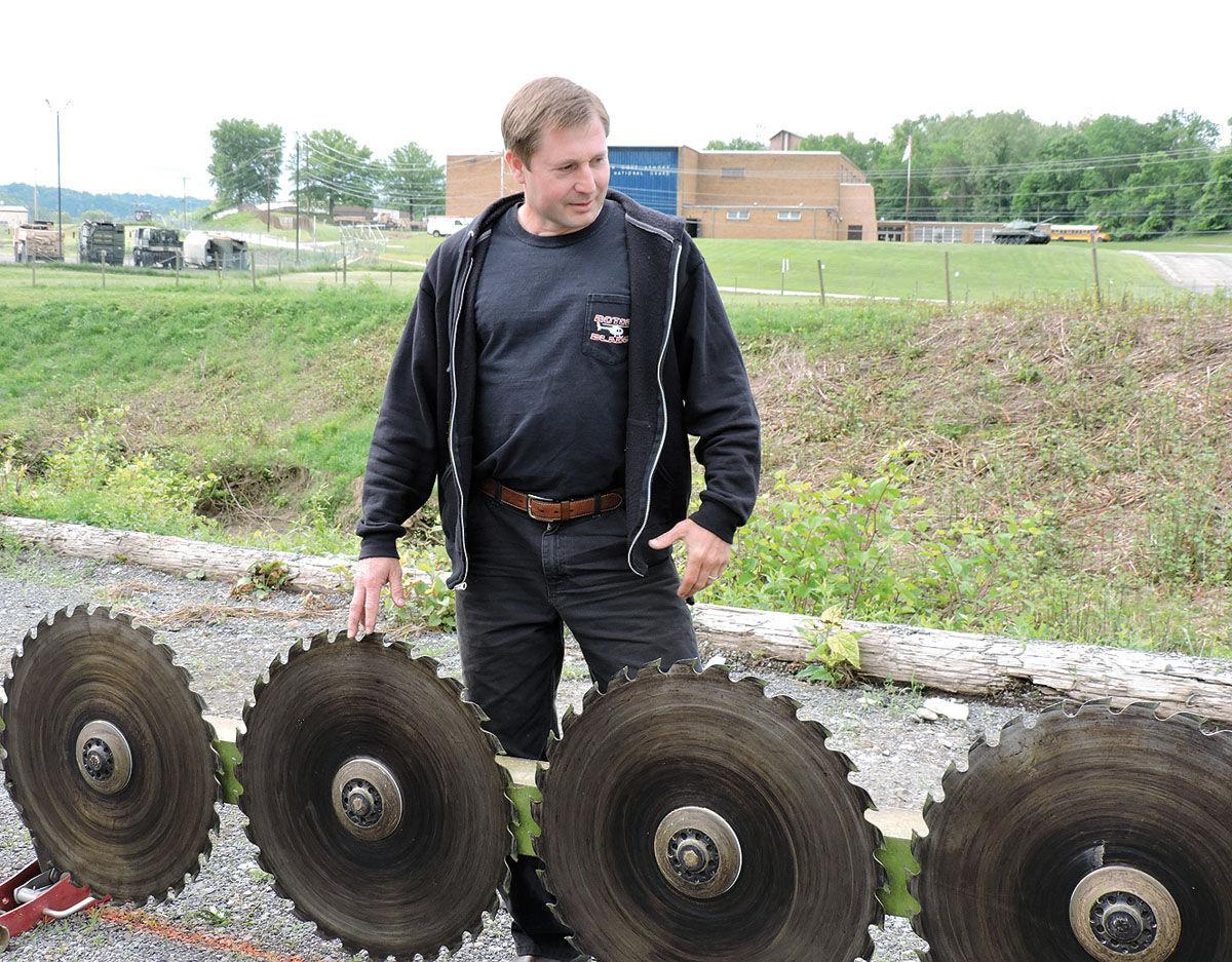 Helicopters equipped with saws slice through problematic trees | News ...