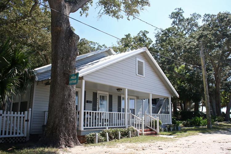 historic ISLAND NEIGHBORHOODS | Chfeature | coastalillustrated.com