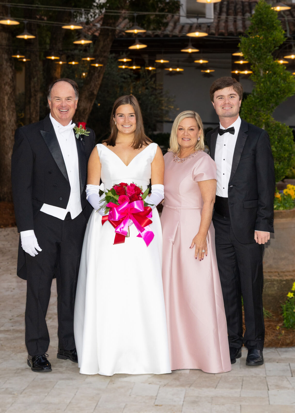 Debutantes presented at Plantation Ball | Gallery | coastalillustrated.com