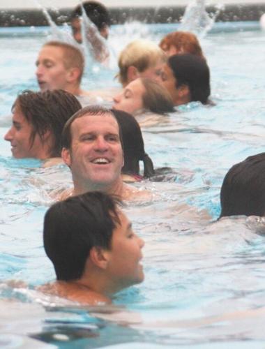 Runners go underwater | Sports | coastsidenews.com