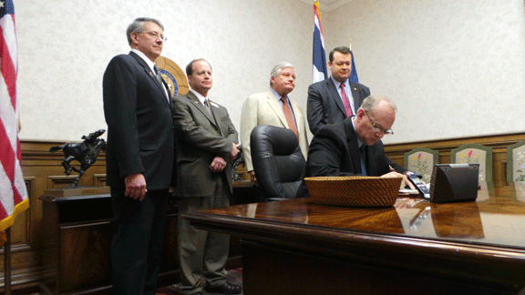 Mead signs Cody Labs bill | Local News | codyenterprise.com