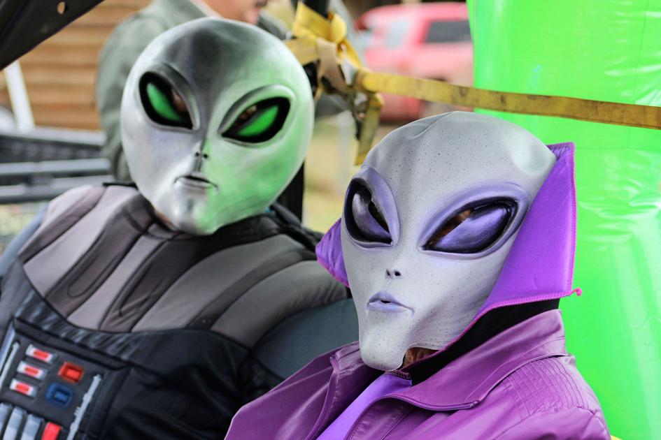 Devils Tower encounters: UFO rendezvous brings enthusiasts | People ...