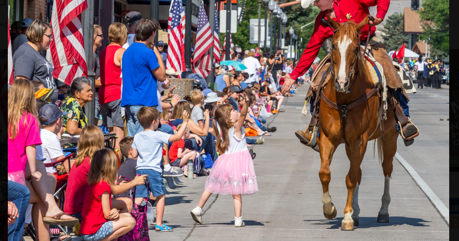 Parade honors outriders | Local News | codyenterprise.com