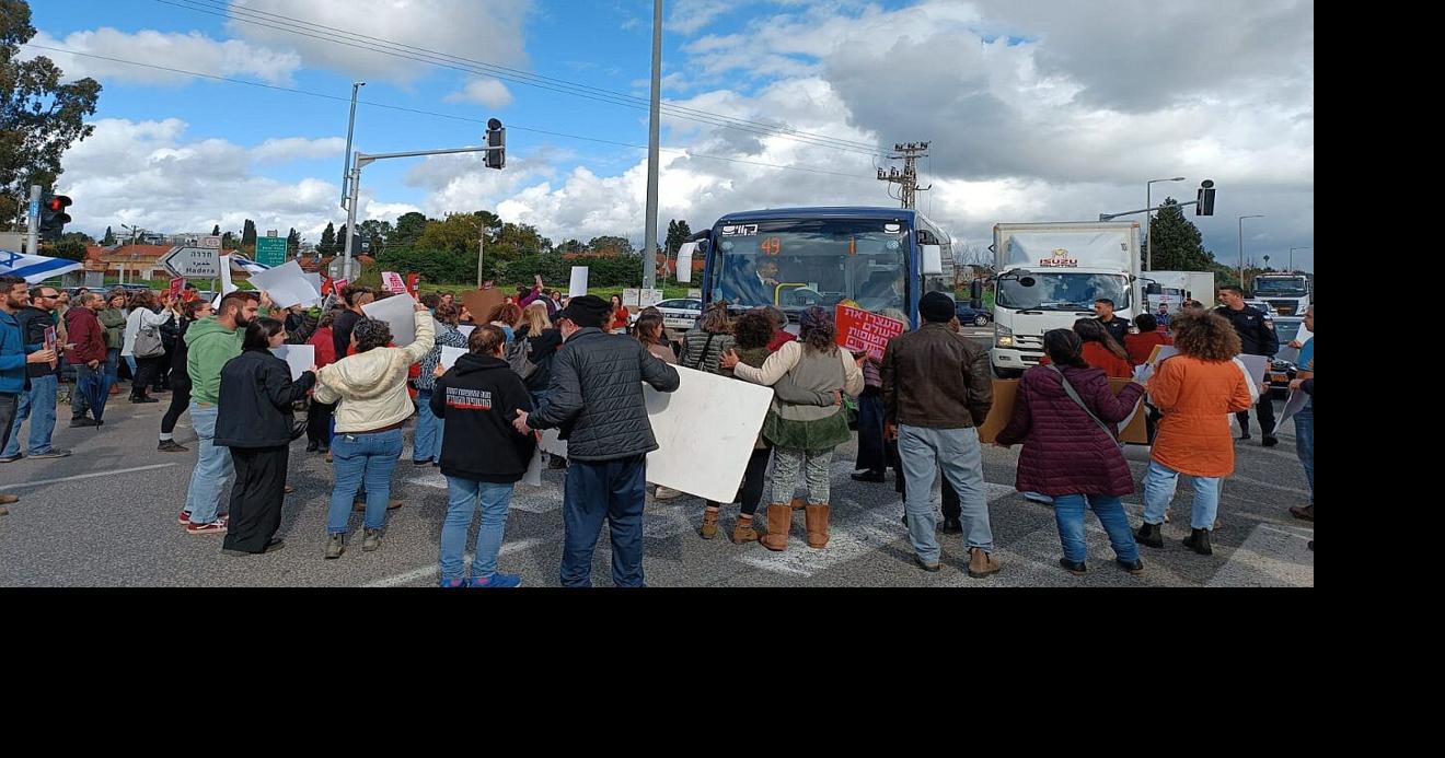 Israeli protesters block aid trucks from entering Gaza | JNS ...