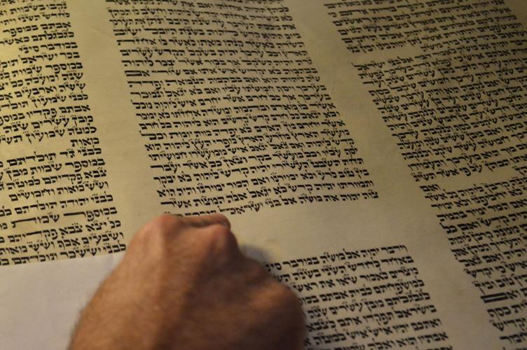 Stuart and Marilyn Cole donate Torah scroll to Jewish summer camp ...