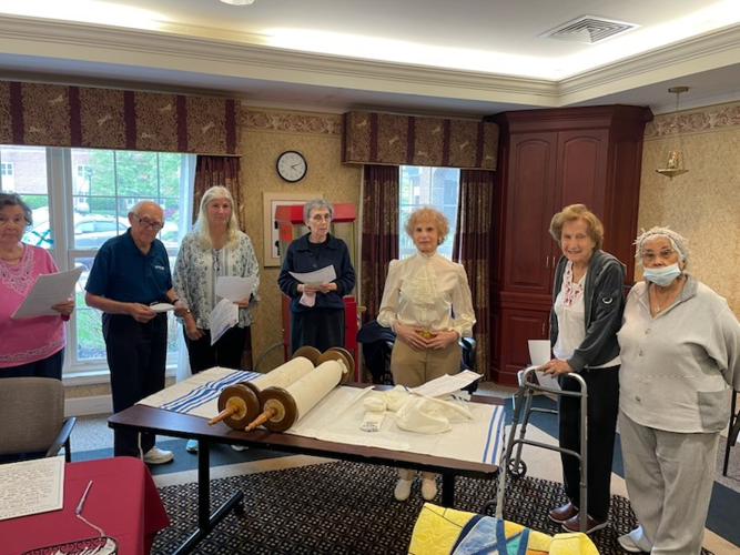Wexner Heritage Village celebrates first adult b’nai mitzvah class in ...