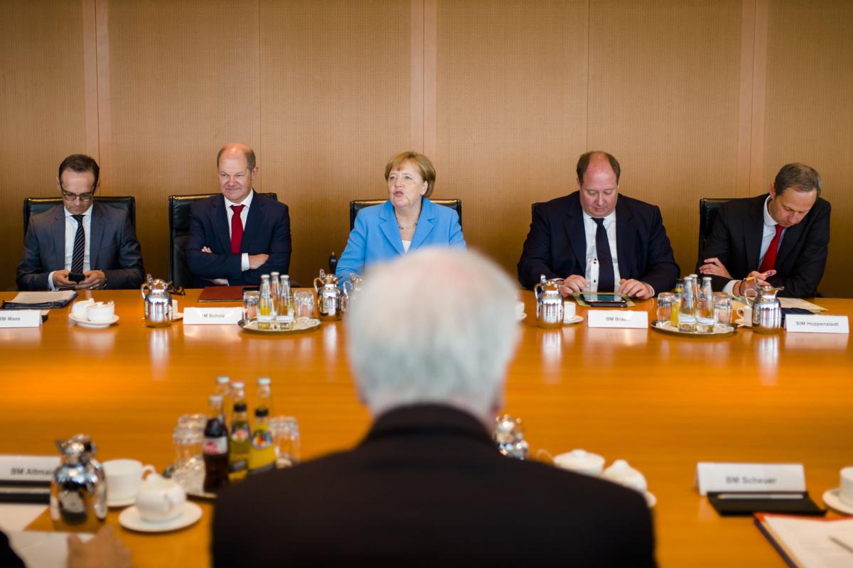 Who and what are behind Germany's government crisis?