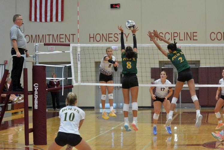 Discoverers break even at Bellevue East Invite