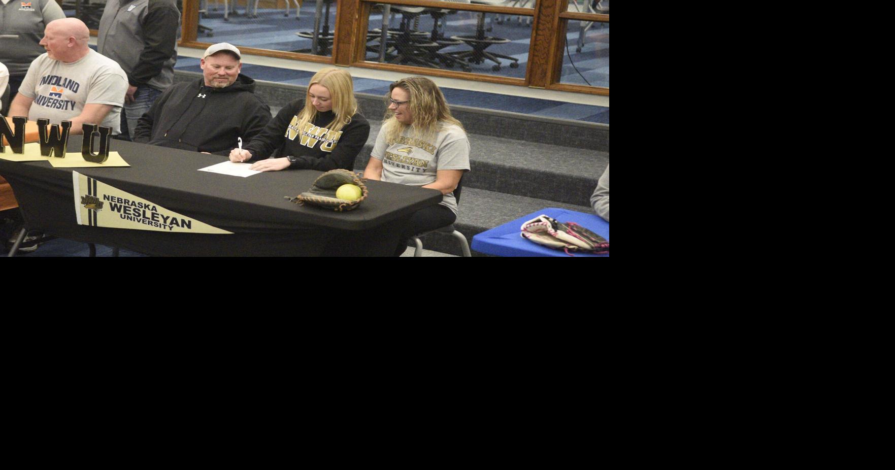 Lakeview's Moe Colegrove signed to play softball at NWU