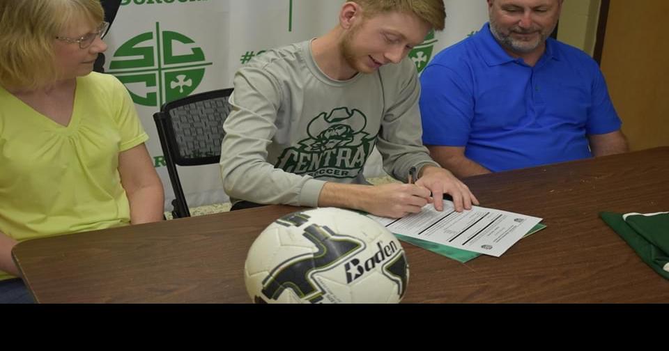 Vaught changes plans, signs with Central